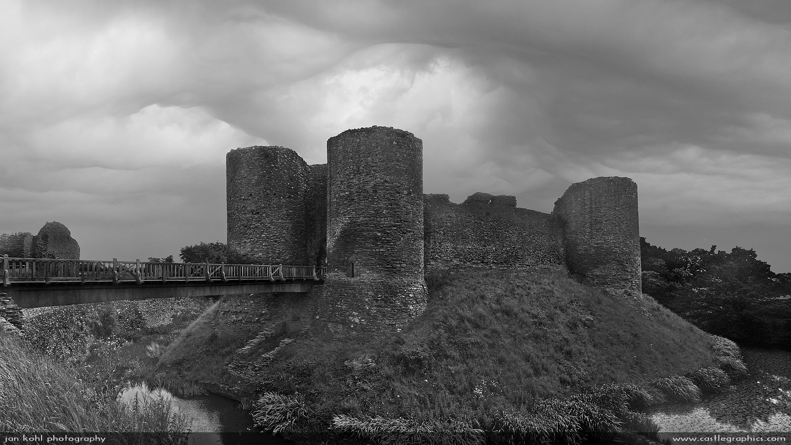Castle Graphics – Wide-angle watcher on life’s ancient tales…